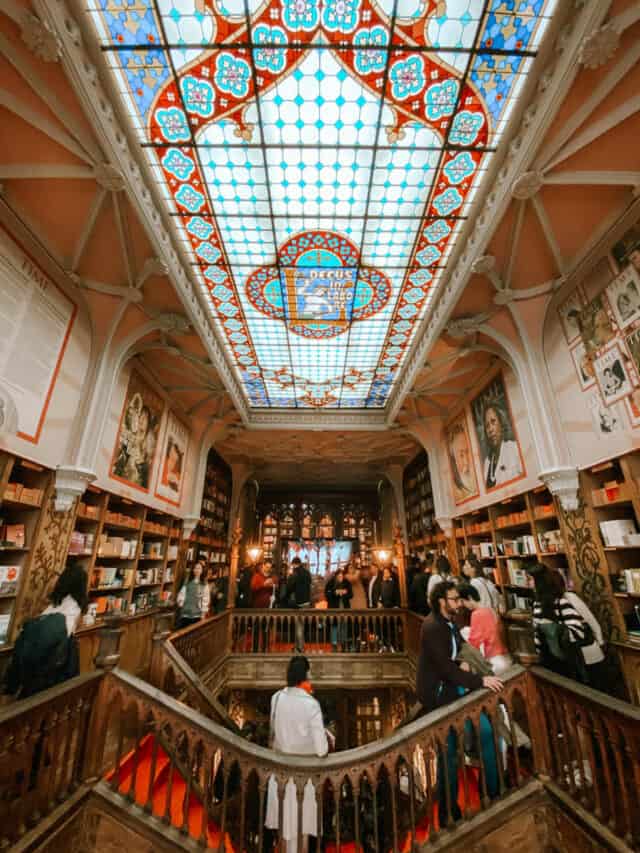 A must-see in Porto, the beautiful Livraria Lello bookstore!
